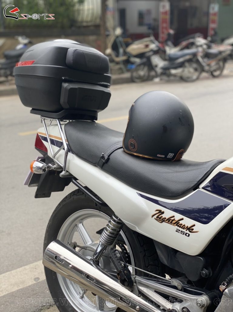 Thùng xe máy Givi B270N lắp cho xe Honda CB250 - Gsports.vn